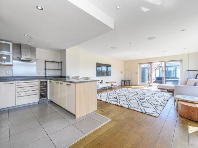 3 bedroom flat to rent