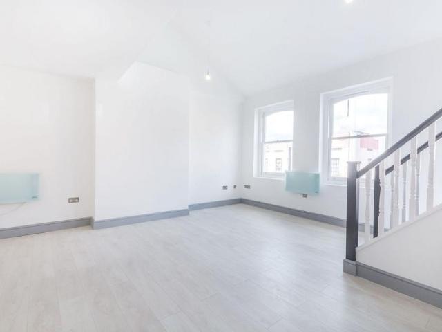 3 bedroom flat to rent