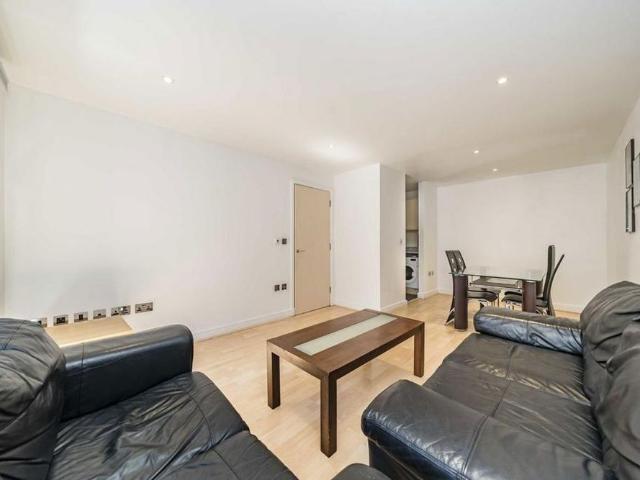 3 bedroom flat to rent