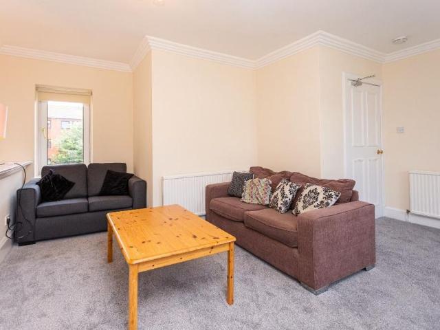 3 bedroom flat to rent
