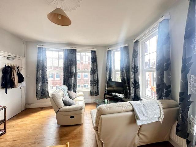 3 bedroom flat to rent