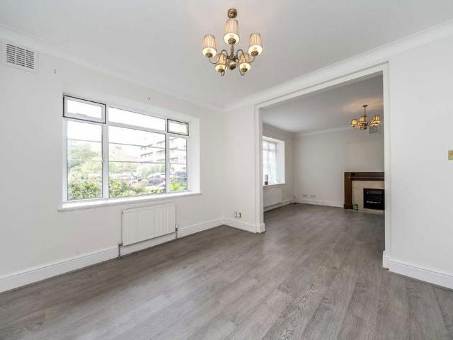 3 bedroom flat to rent