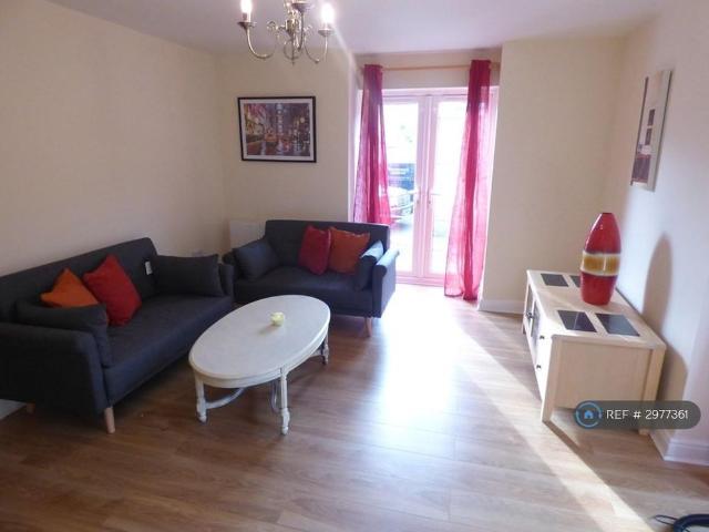 3 bedroom flat to rent