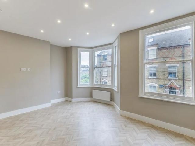 3 bedroom flat to rent