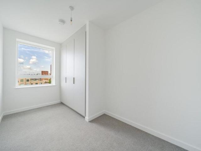 3 bedroom flat to rent