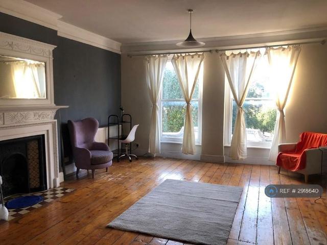 3 bedroom flat to rent