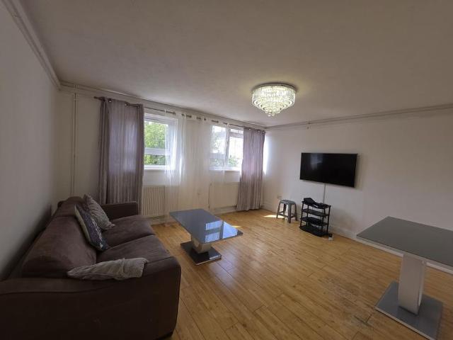 3 bedroom flat to rent