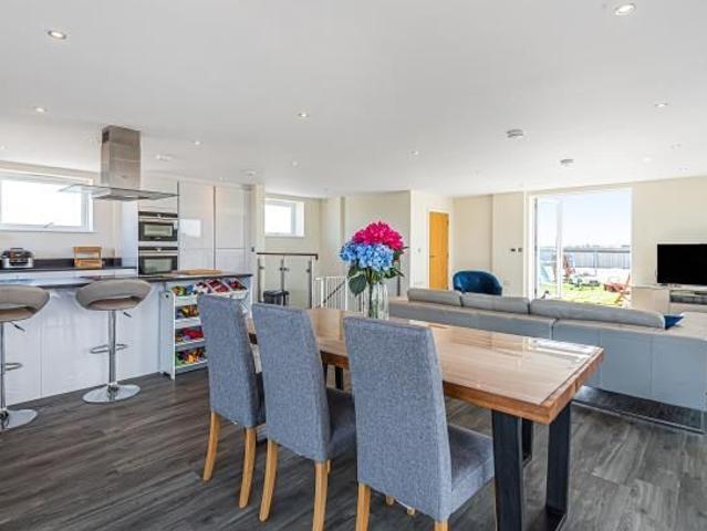 3 bedroom flat to rent