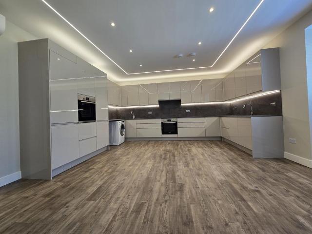 3 bedroom flat to rent