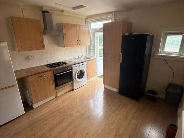 3 bedroom flat to rent