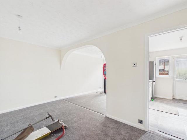 3 bedroom flat to rent