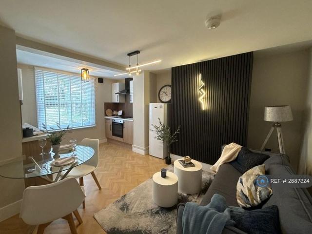 3 bedroom flat to rent