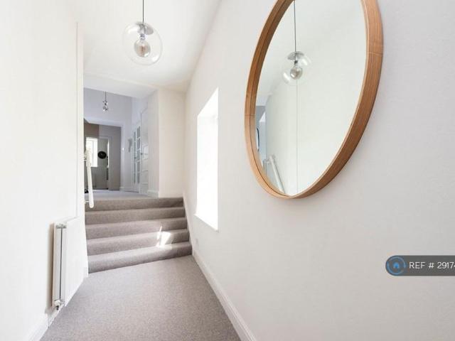 3 bedroom flat to rent