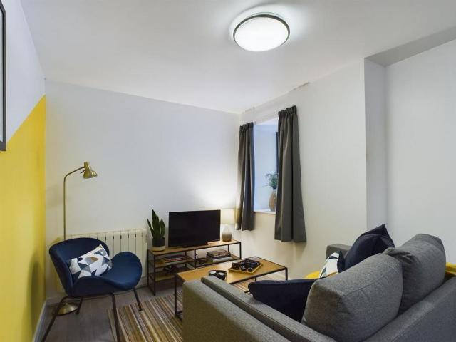 3 bedroom flat to rent