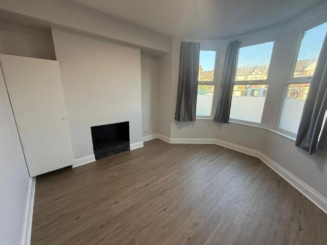 3 bedroom flat to rent
