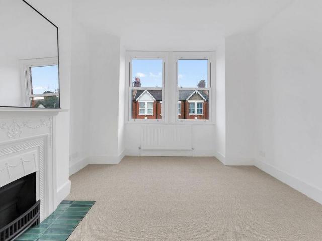 3 bedroom flat to rent
