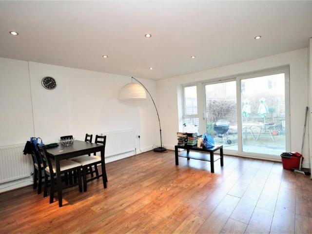 3 bedroom flat to rent
