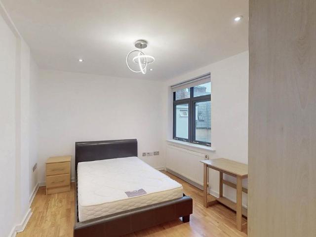 3 bedroom flat to rent
