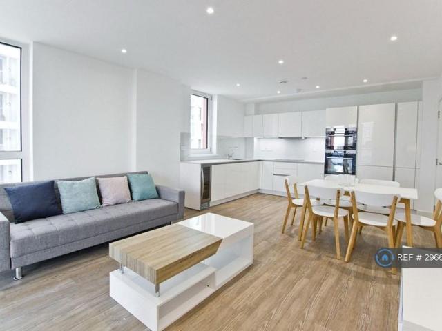 3 bedroom flat to rent