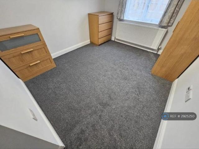3 bedroom flat to rent