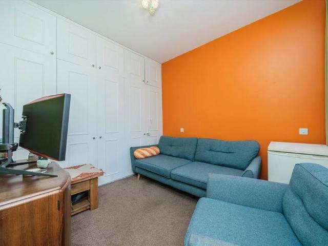 3 bedroom flat to rent