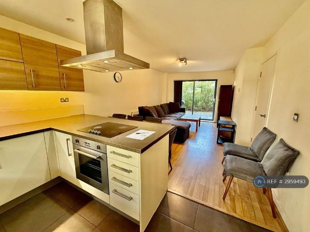 3 bedroom flat to rent