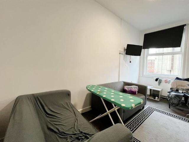 3 bedroom flat to rent