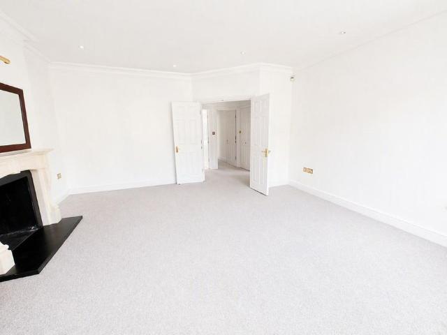 3 bedroom flat to rent