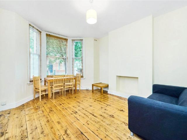 3 bedroom flat to rent