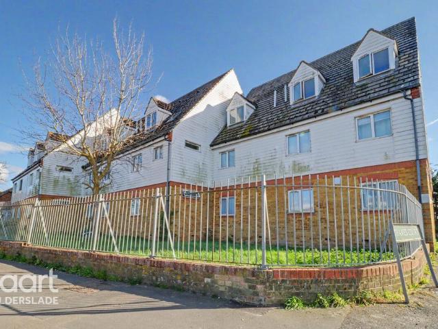 3 bedroom flat to rent