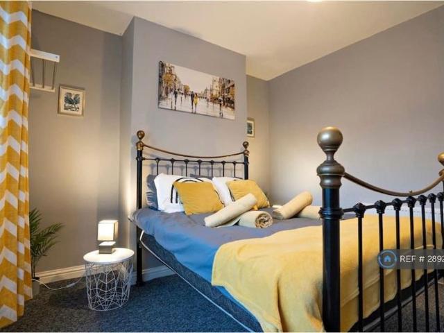 3 bedroom flat to rent