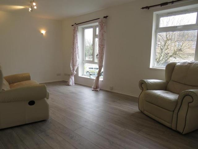 3 bedroom flat to rent
