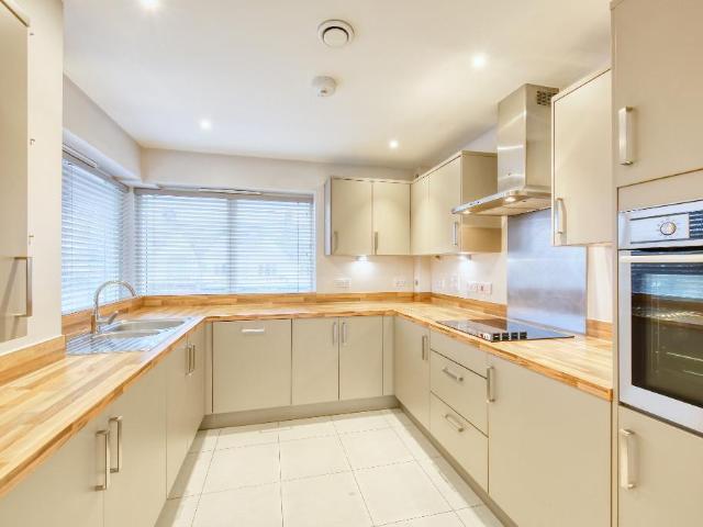 3 bedroom flat to rent