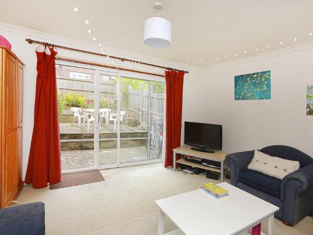 3 bedroom flat to rent