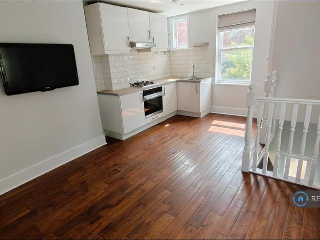3 bedroom flat to rent