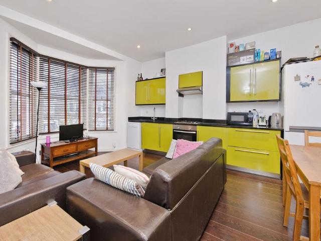 3 bedroom flat to rent