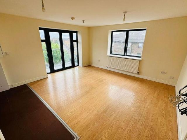 3 bedroom flat to rent