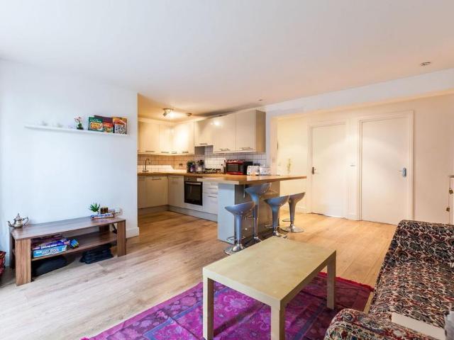 3 bedroom flat to rent