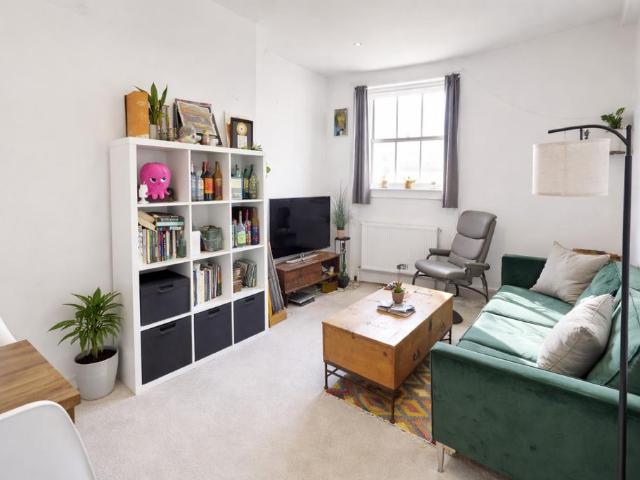 3 bedroom flat to rent