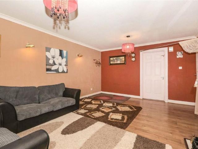 3 bedroom flat to rent