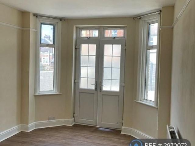 3 bedroom flat to rent