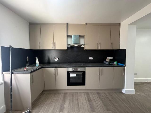 3 bedroom flat to rent
