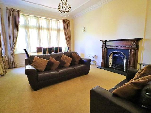3 bedroom flat to rent