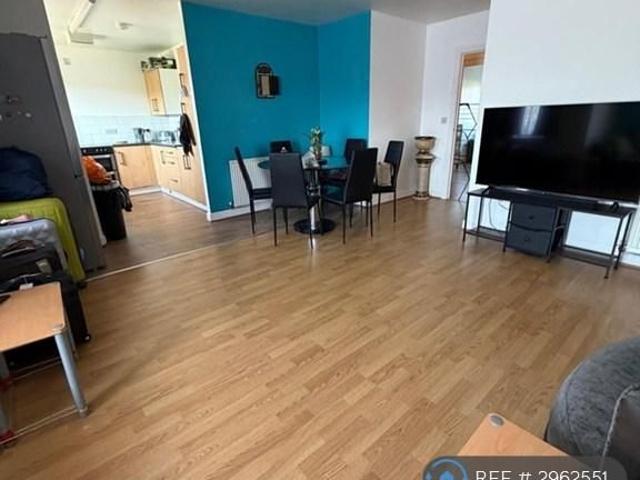 3 bedroom flat to rent