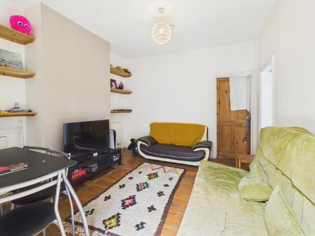 3 bedroom flat to rent