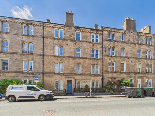 3 bedroom flat to rent