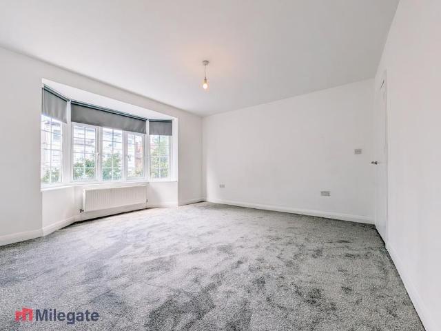 3 bedroom flat to rent