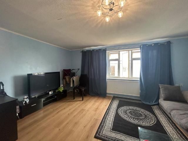 3 bedroom flat to rent