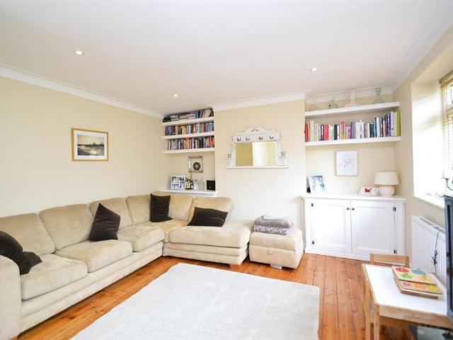 3 bedroom flat to rent