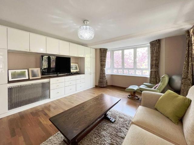 3 bedroom flat to rent